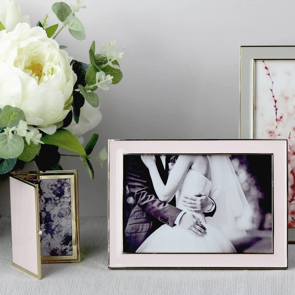 Pastel Pink & Gold Travel Pocket Photo Frame – Fine Frames HK